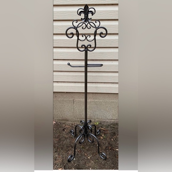 unknown | Bath | French Metal Fleur De Lis Stand | Poshmark